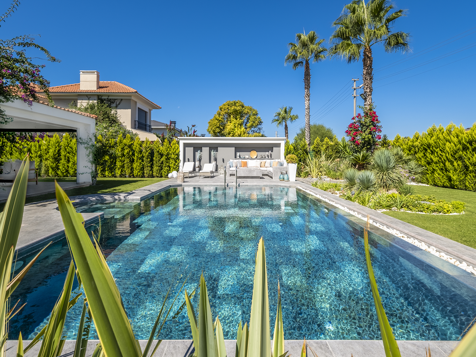 İzmir Pool Garden Grey Porcelain Terrace Project | Serapool